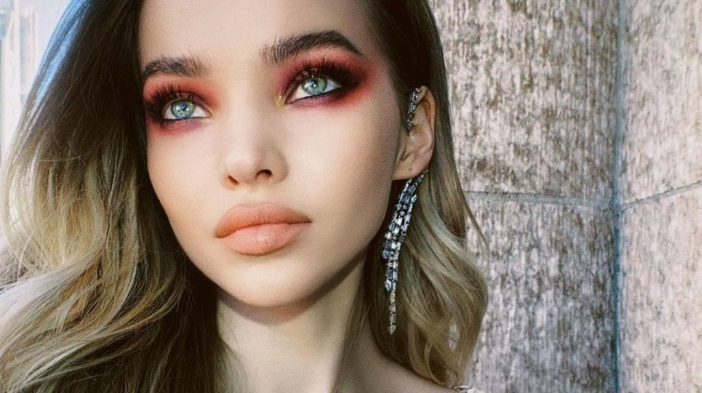 Дав Камерон в серьгах-каффах Messika на красной дорожке Kids’ Choice Awards 2021 - glossymag.ru